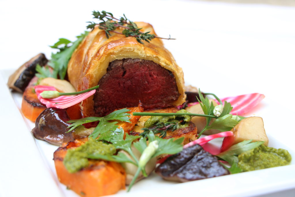 Filet de biche en feuilletage, polenta aux herbes, cèpe, potiron ...